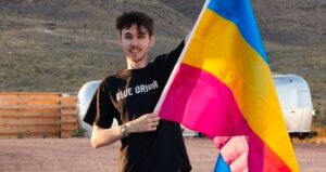 Cameron Bess se convertirá en la primera persona pansexual y furry en ...