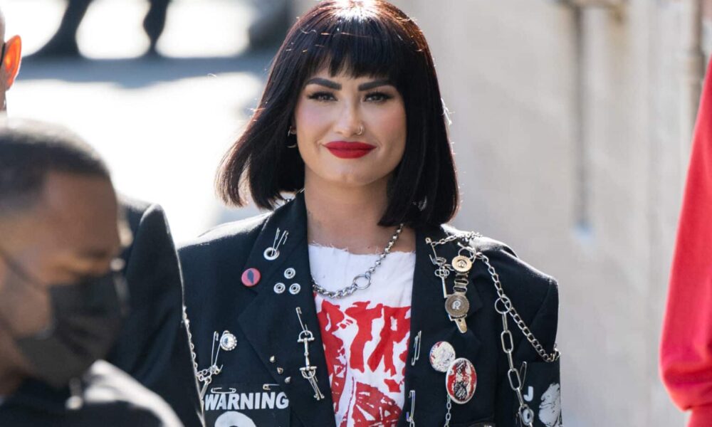 Demi Lovato explica por qué está usando el pronombre "ella" nuevamente ...