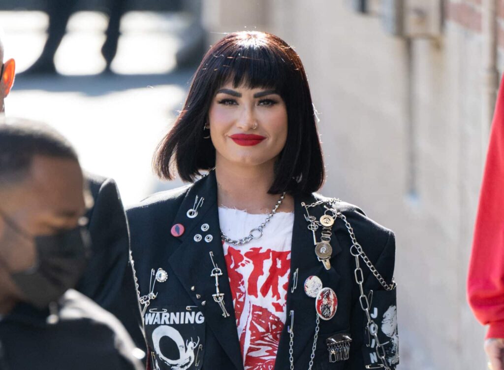 Demi Lovato explica por qué está usando el pronombre "ella" nuevamente ...