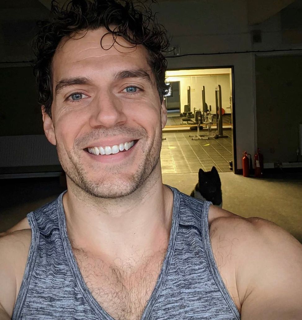 15 fotos de Henry Cavill para celebrar su regreso como Superman