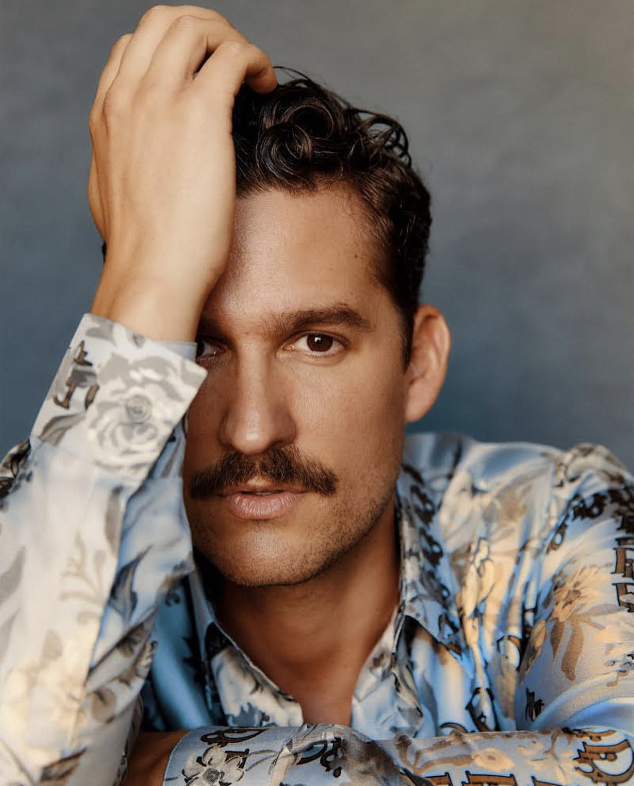 12 fotos de Ben Aldridge, actor abiertamente gay de “Llaman a la Puerta”