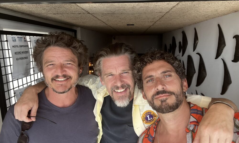 Ve el primer vistazo al corto gay de Pedro Pascal e Ethan Hawke