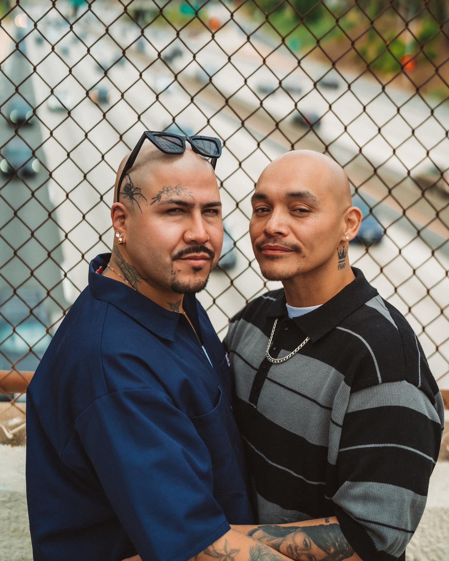 Trino y Adam, la pareja queer que se volvió viral por su sesión de fotos
