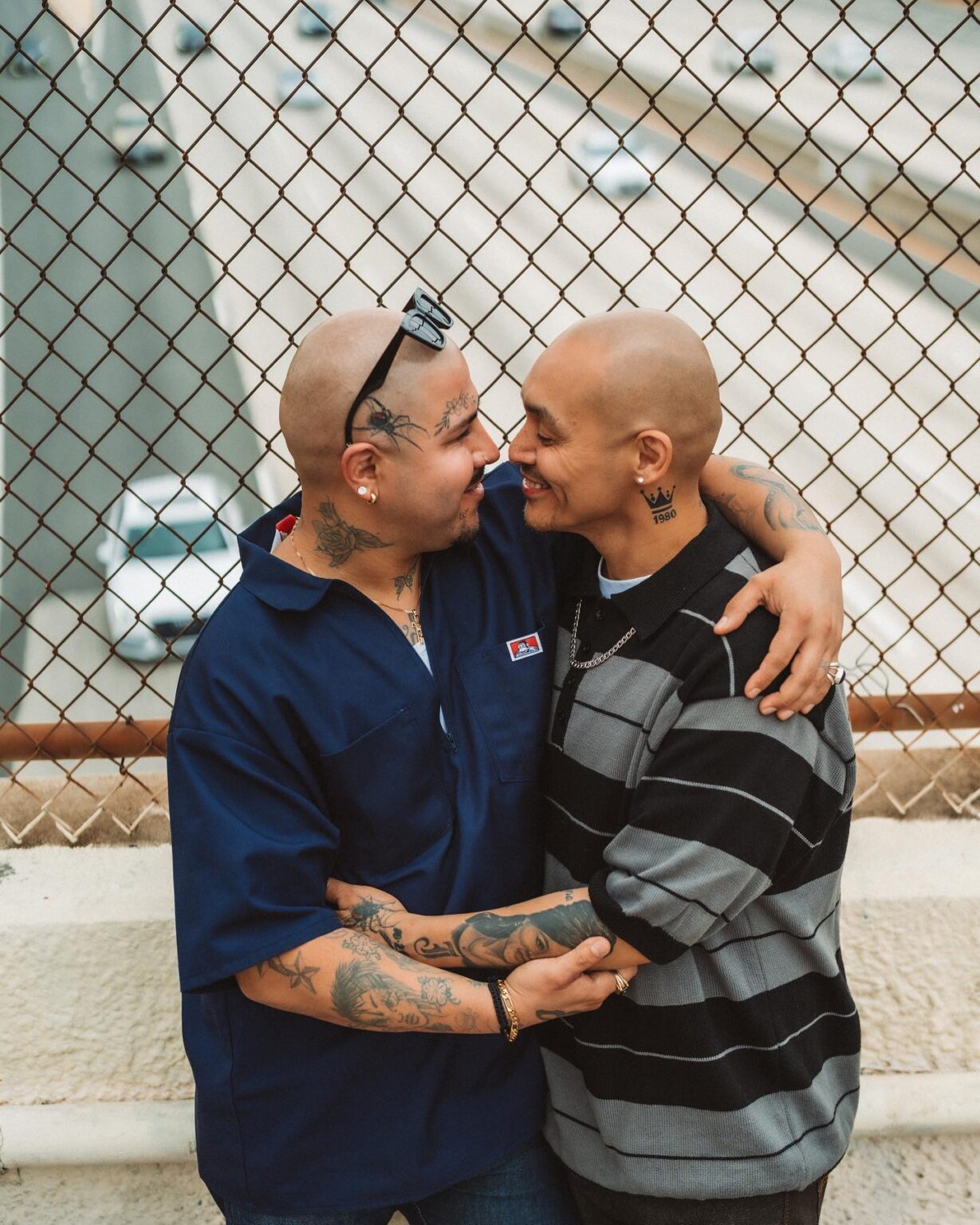 Trino y Adam, la pareja queer que se volvió viral por su sesión de fotos