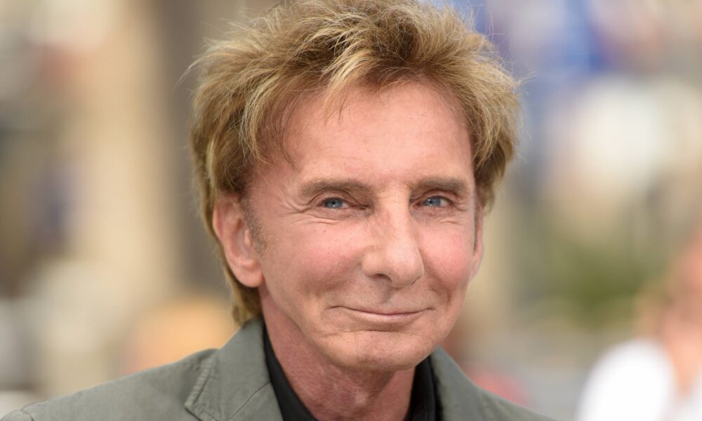 Barry Manilow explica por qué salió del clóset a los 73 años