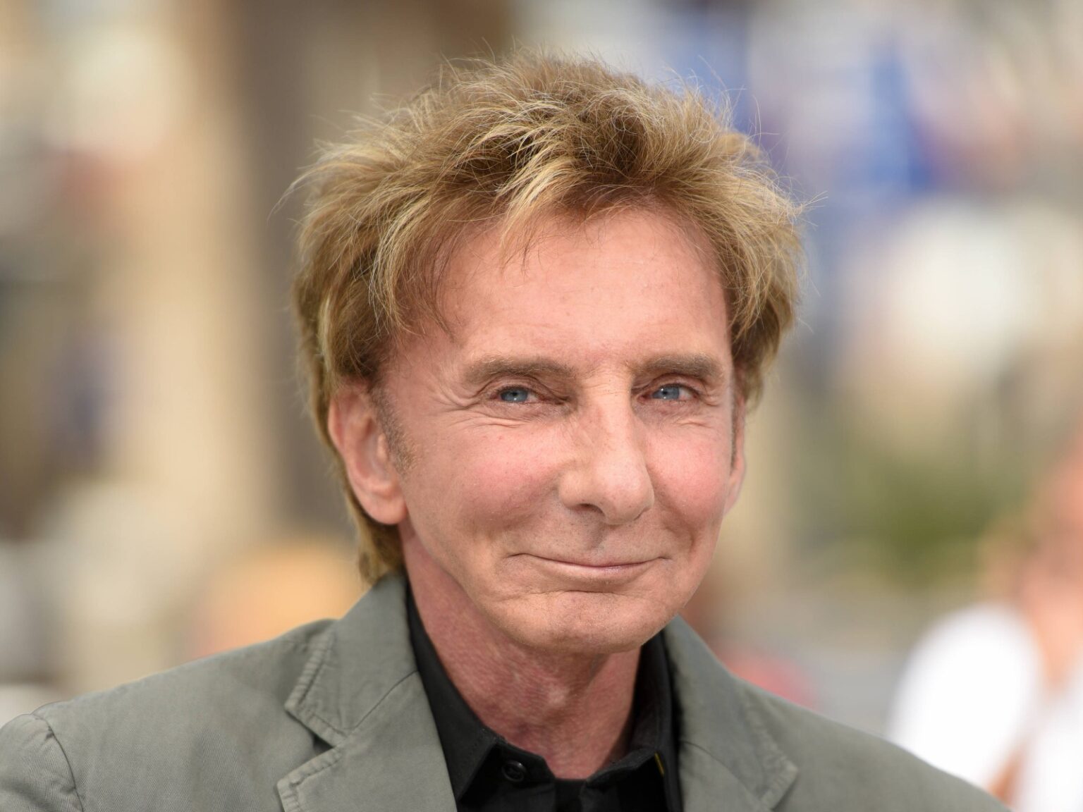 Barry Manilow explica por qué salió del clóset a los 73 años