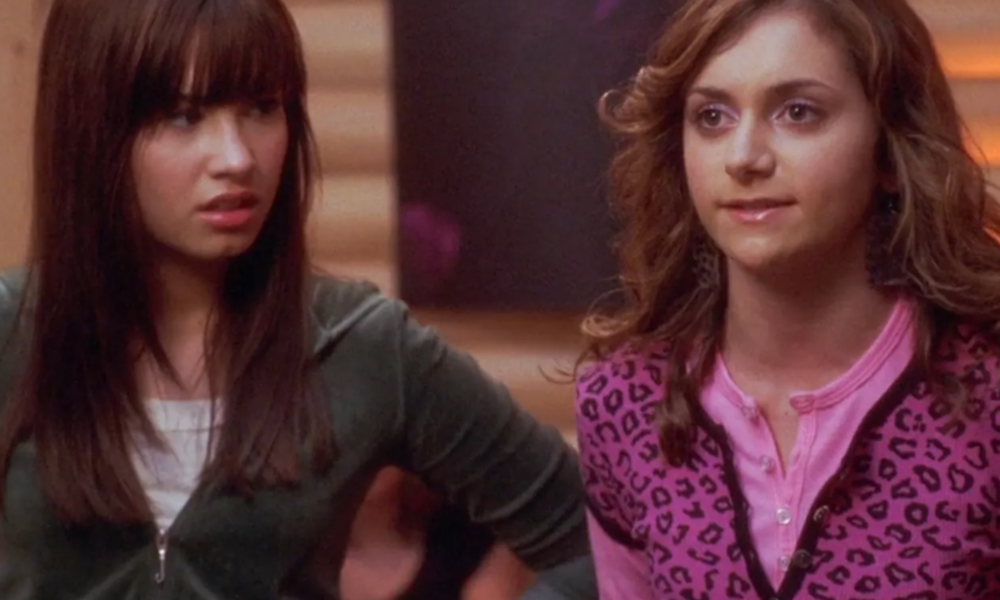 Demi Lovato y Alyson Stoner reviven el icónico meme de la escena del ...